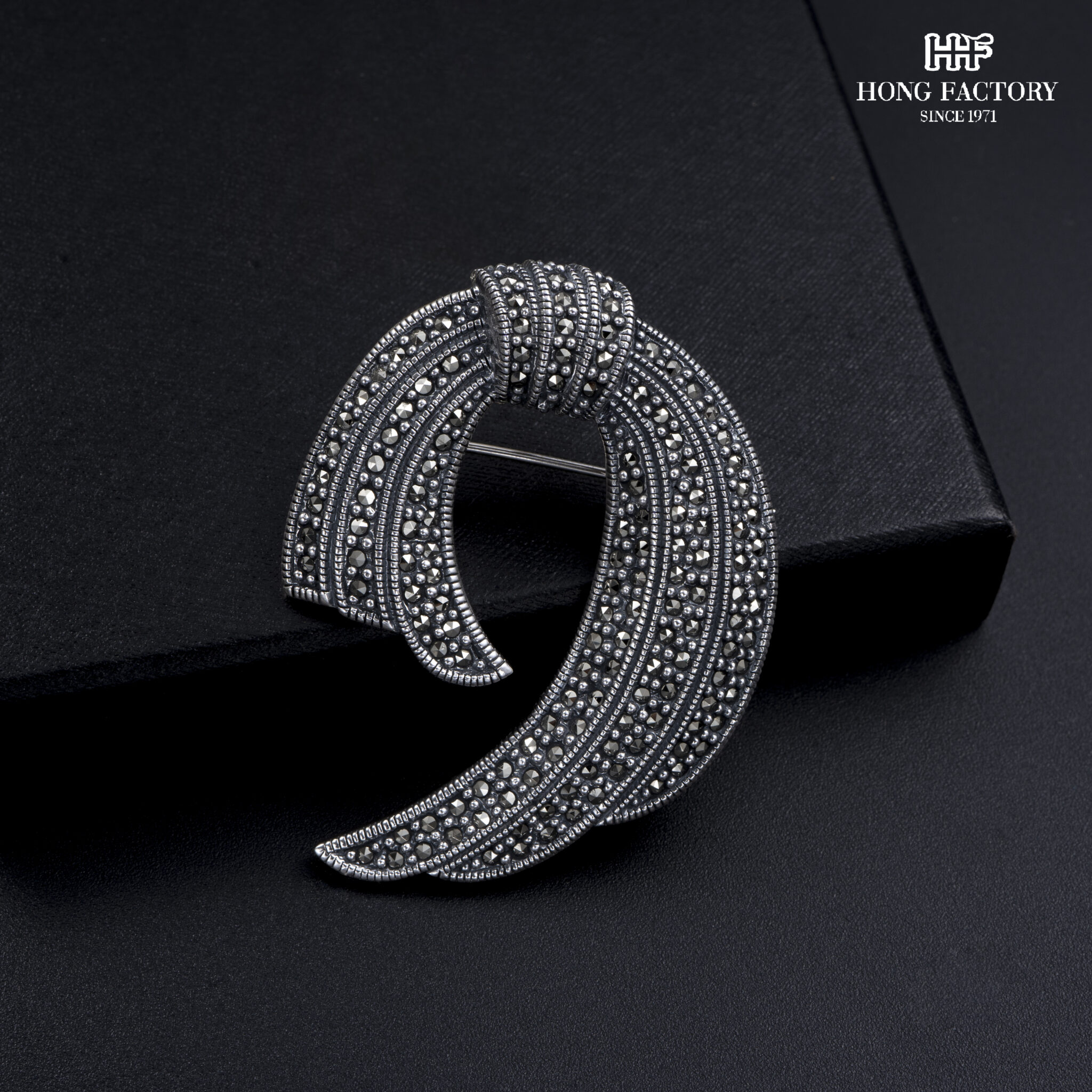 How to Wear a Brooch Without Looking Old